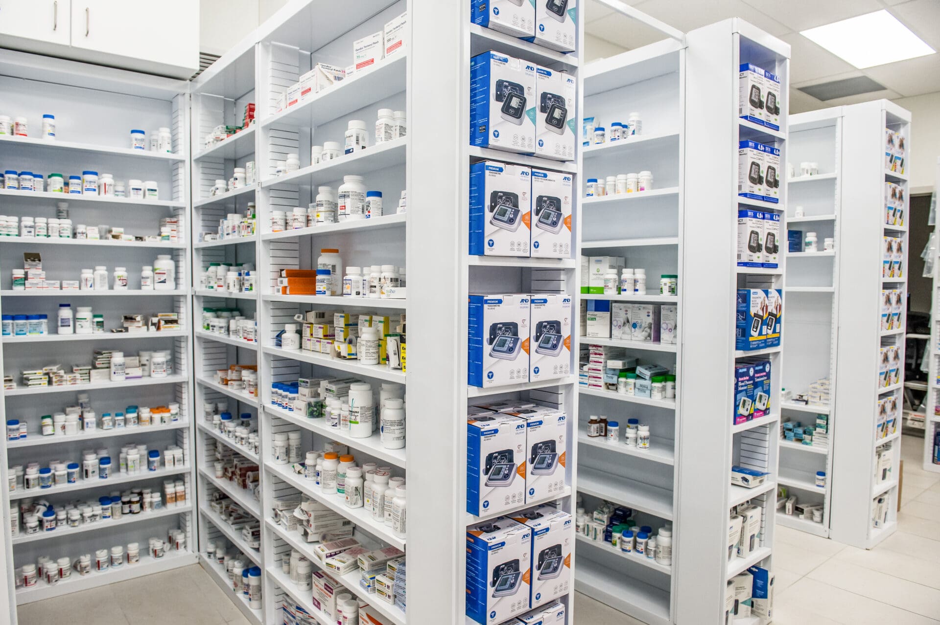 Pharmacy Shelving Solutions | Dispensary Design RxLab | Etalex