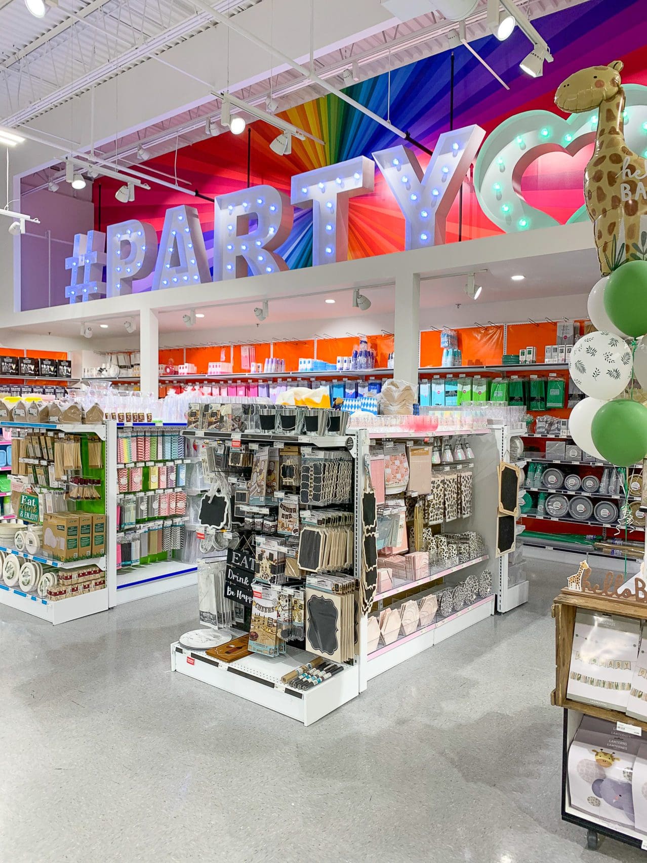 Retail store commercial shelving - Party Expert | Etalex