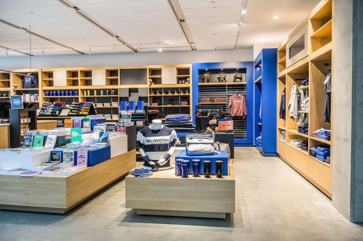 University bookstore design and shelving | Etalex