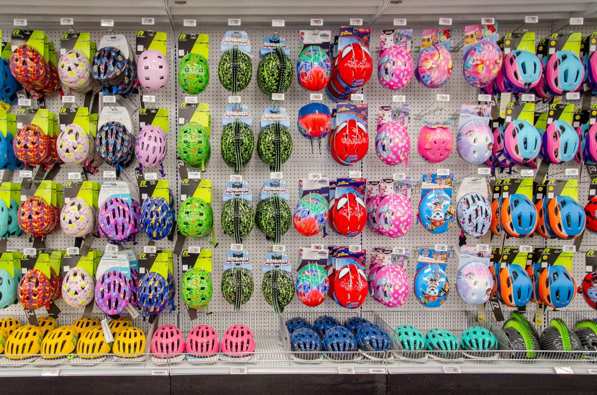 Commercial fixtures for sports stores | Etalex